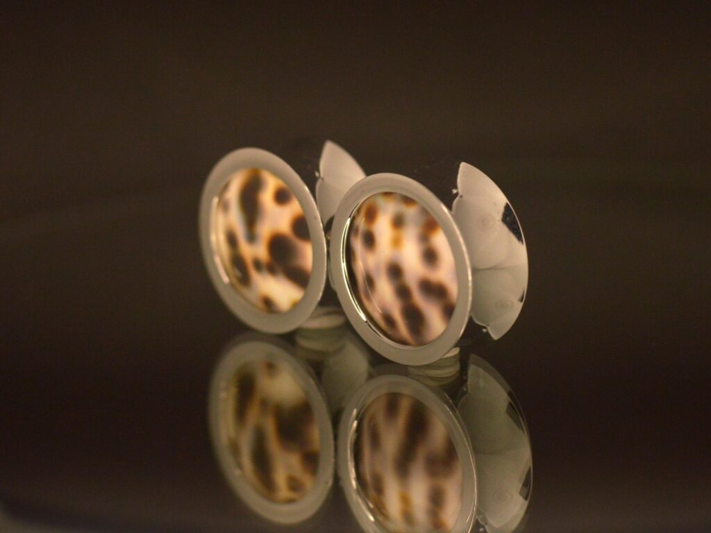 Double Flared Steel Plugs With Shell Inlay – Pirate Piercing – Webshop